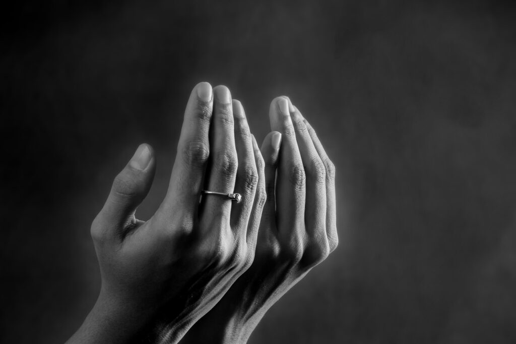 Allah Mencintai Hamba-Nya yang Berdoa kepadaNya – AQL Islamic Center